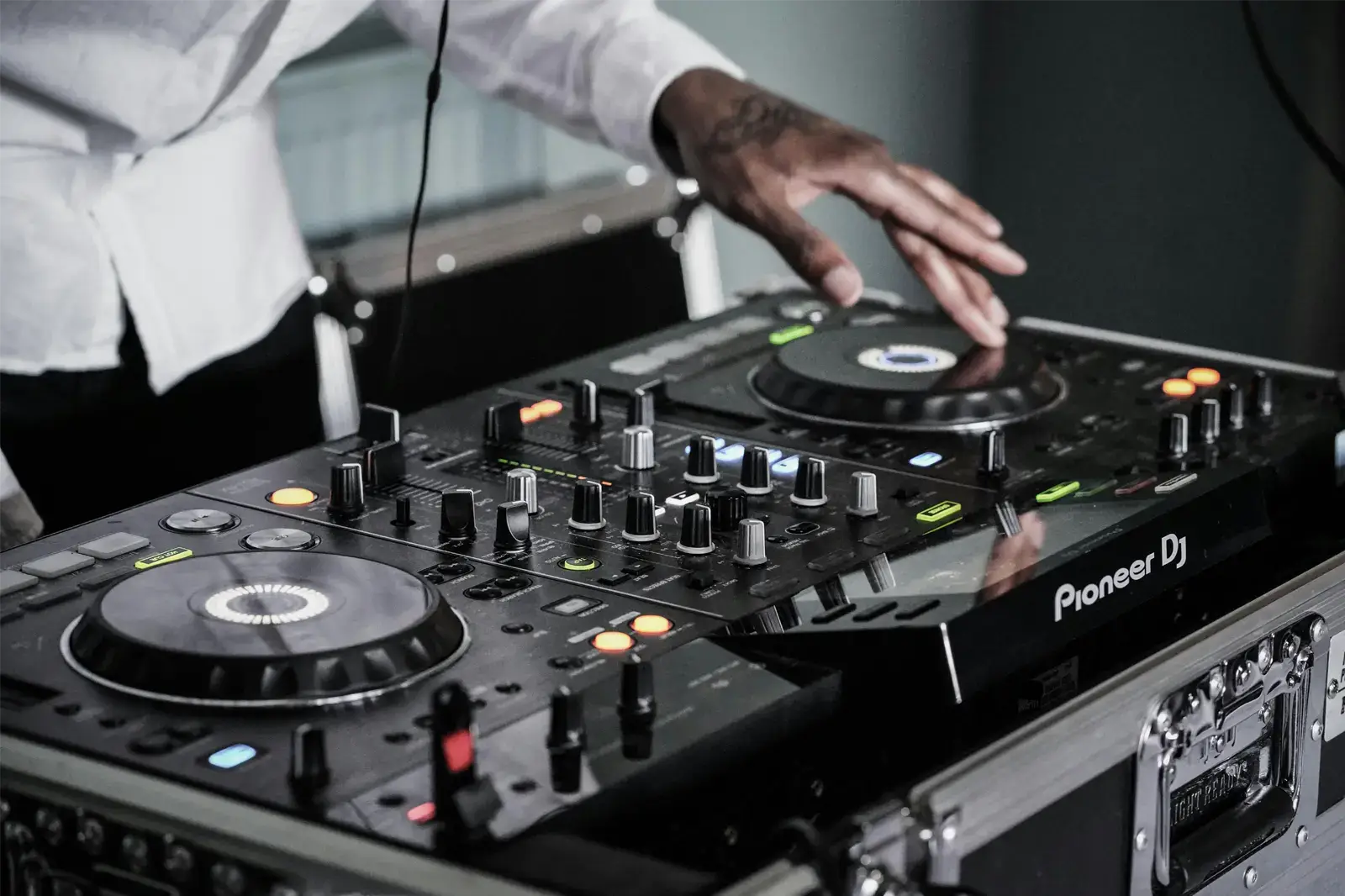 Quels matériels DJ choisir, le guide complet incontournable